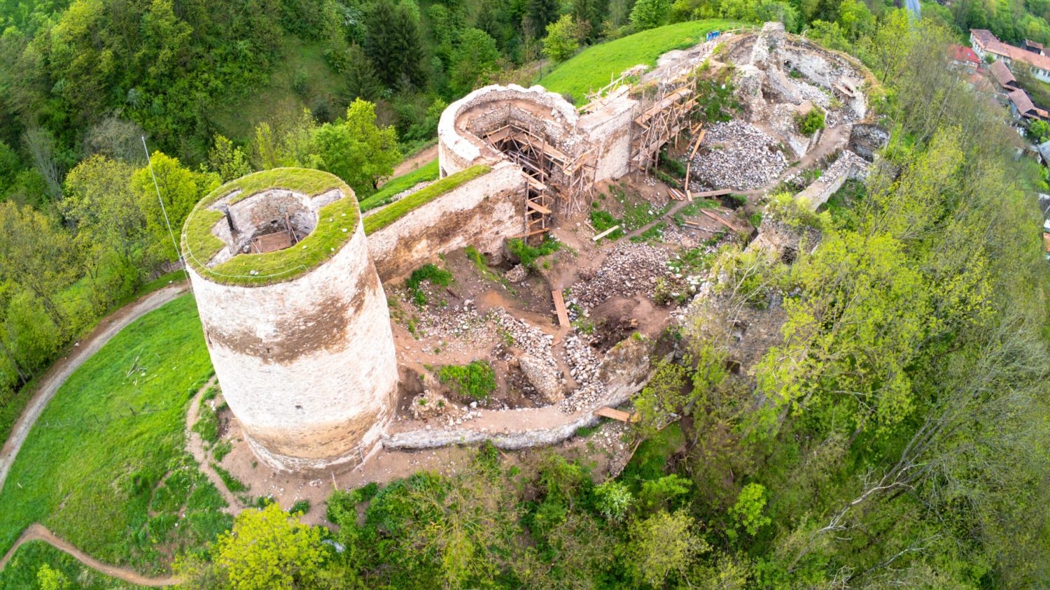 Cetăți medievale în Cluj: 3 obiective turistice de poveste